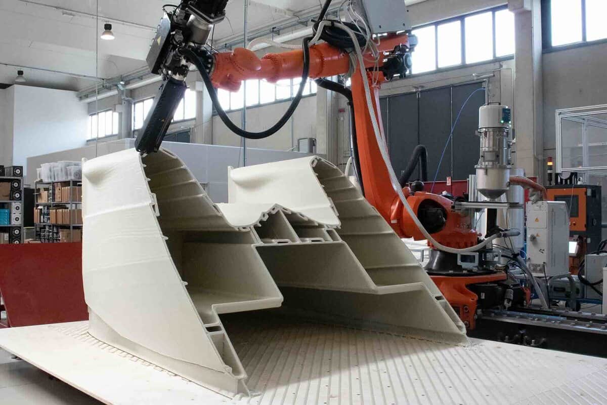 V2 Boats And Caracol Create A Large-format 3D Printed Monolithic Boat ...
