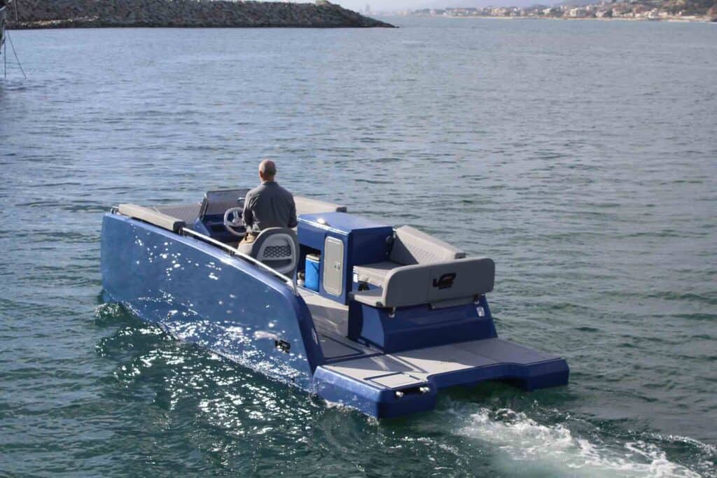 V2 Boats And Caracol Create A Large-format 3D Printed Monolithic Boat ...